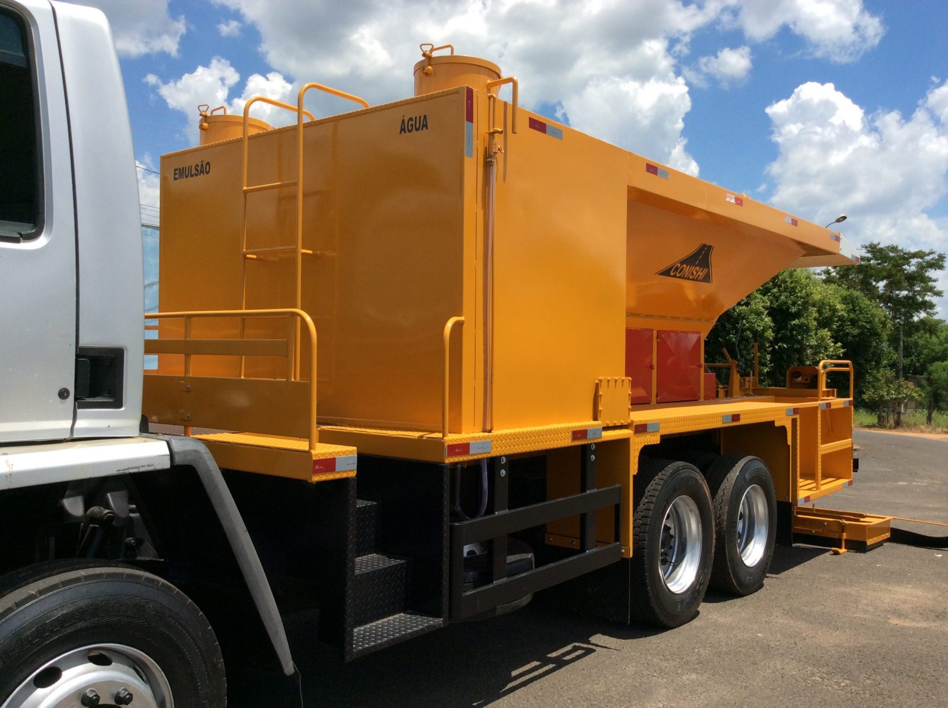 MD 1000 da Conishi, montada sobre chassi trucado