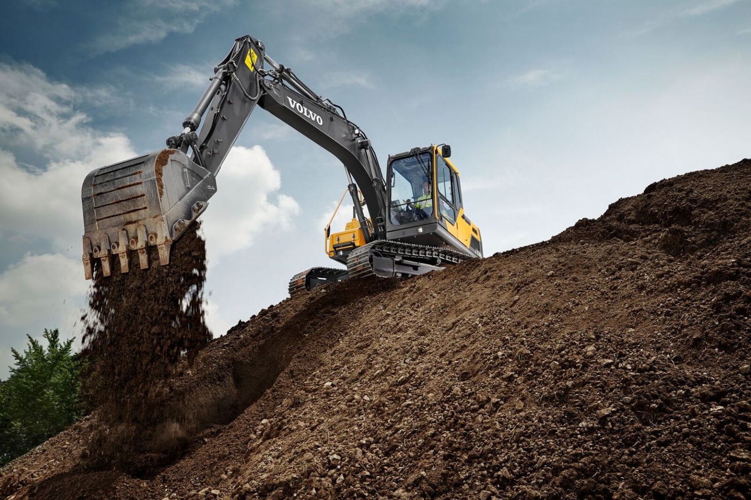 Escavadeira Volvo EC 140D: “Faça mais e aumente sua produção”
