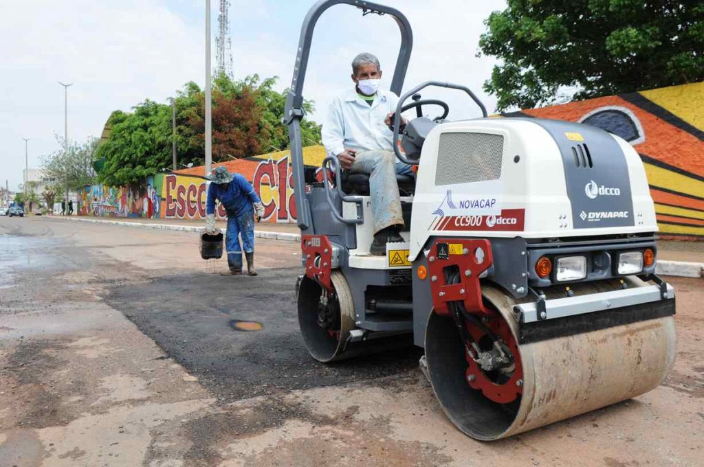 DCCO vende 35 rolos compactadores Dynapac para Novacap.